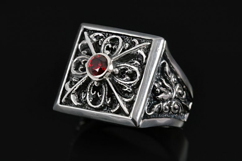 Bottega Gothic Oxidized Sterling Silver Ring With Ruby MR-059