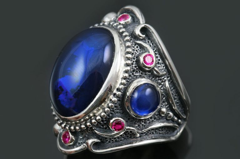 Hertsoginna Blue Cabochon Corundum Silver Ring LR-145B